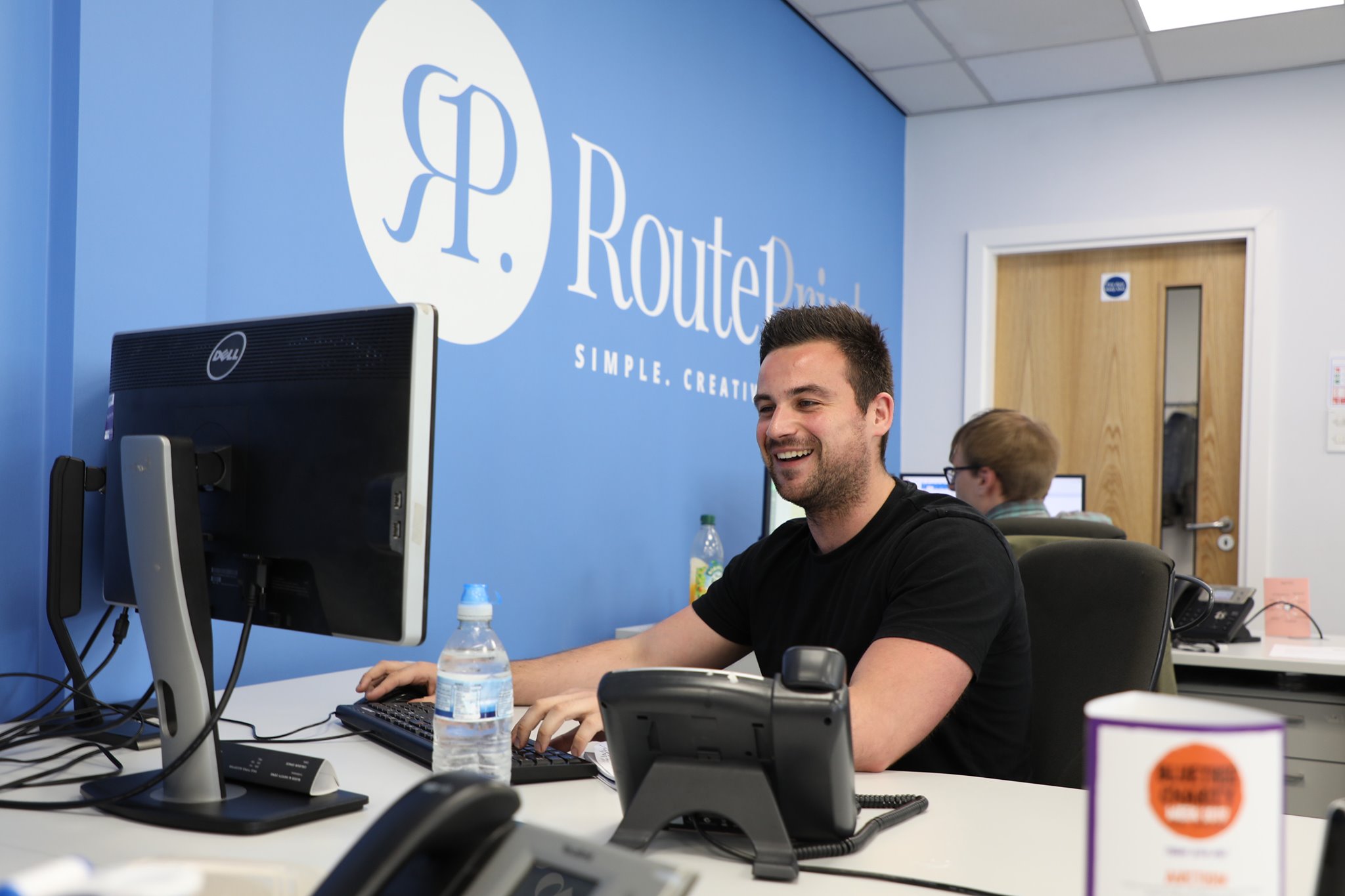 英国のWebオンライン印刷のスペシャリストであるRoute 1 Print社は、スポットUVニスおよびホットフォイルスタンピング用のデジタル ...